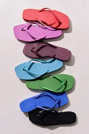 BRIZZA AREZZO Textured Rubber Flip Flops - Navy