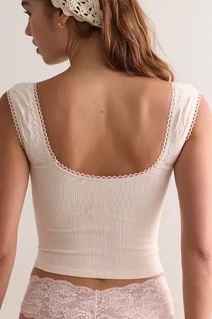 INTIMATELY Floral Lace Trim Seamless Crop Top - Delicate Shell