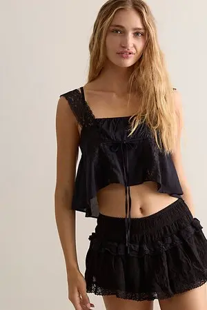 INTIMATELY Lace Trim Crop Top With Front Tie And Square Neckline - Black