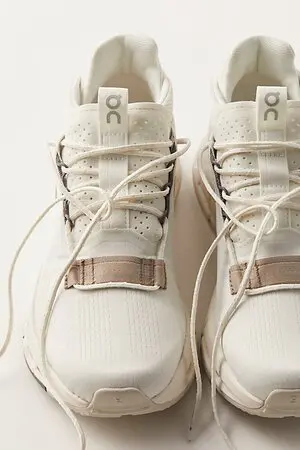 On Cloudnova 2 Sneakers - Ice/sand