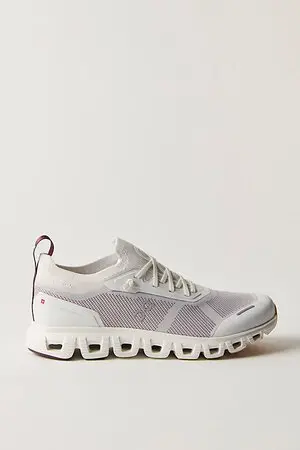 On 6 Versa Sneakers