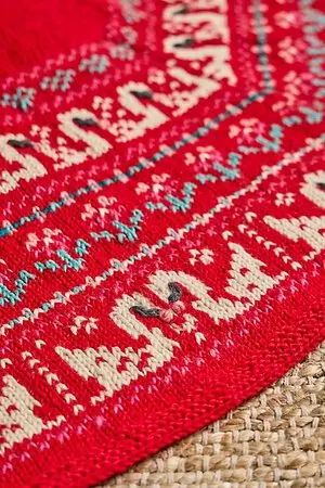 FRENCH KNOT Hand-knit Swan Print Tree Skirt