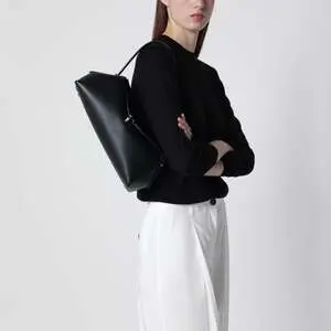 TOTEME T-lock Bag In Grained Leather - Black