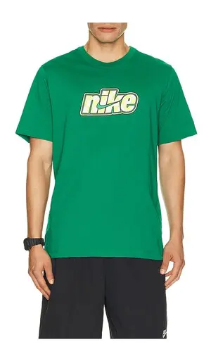 Nike Nsw Tee Std Celebrate Sport In Green - Malachite