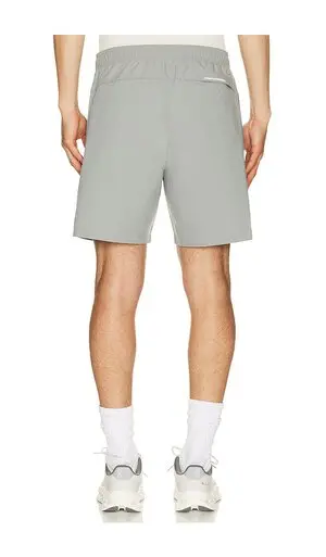 On 7 Core Shorts In Grey