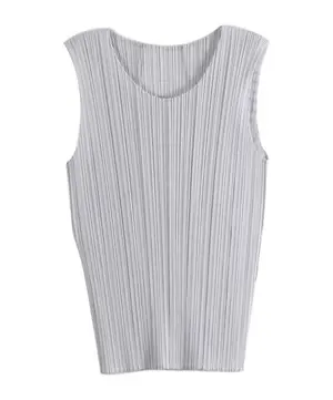 Issey Miyake Sleeveless Pleated Top - No