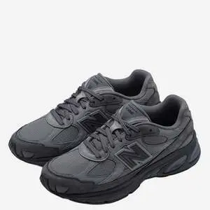 HOMME X NEW BALANCE Sneakers 2010 V