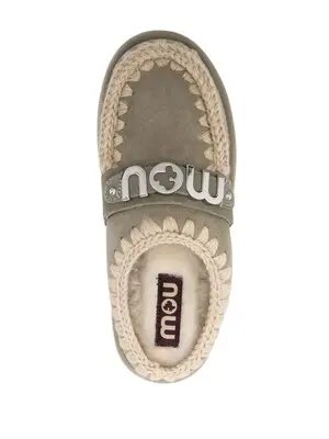 Mou Bounce Clog Slippers With Logo Buckle And Crochet Trim - Grey