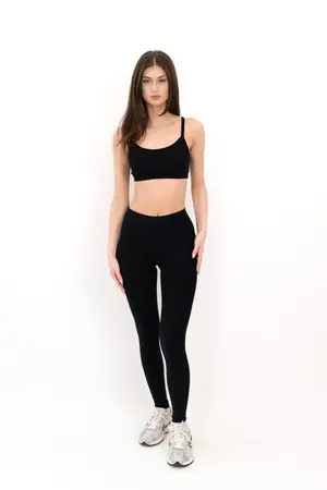ON/OFF ESSENTIALS The Core Legging Black