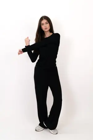 ON/OFF ESSENTIALS The Everyday Long Sleeve - Black