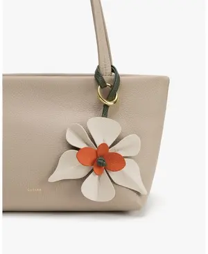 Cuyana Orchid Charm - Ecru