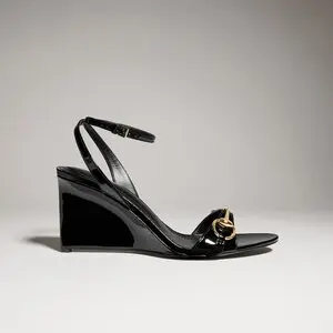 Gucci Donna Patent Leather Wedge Sandal With Horsebit Detail - Black