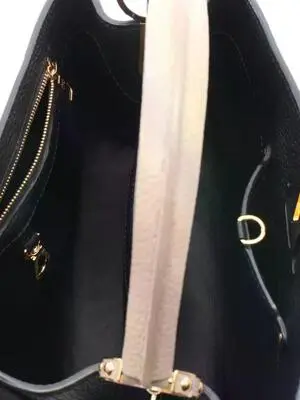 LOUIS VUITTON Capucines Mm Handbag