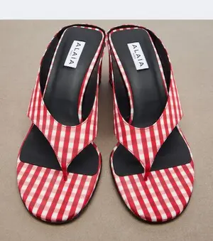 Alaïa Wedge Thong Sandals - Red