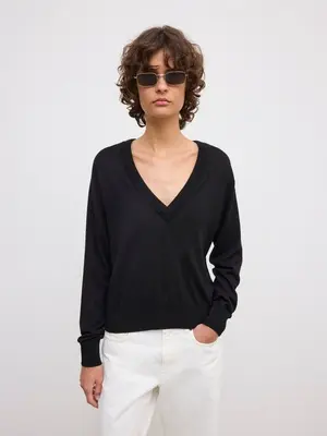 HOUSE OF DAGMAR Cashmere V-neck Jumper - Black