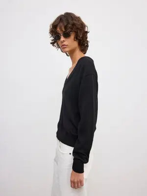 HOUSE OF DAGMAR Cashmere V-neck Jumper - Black