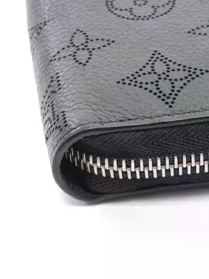 LOUIS VUITTON 2021s Zippy Mahina-leather Wallet