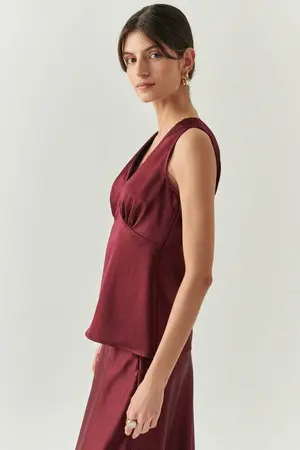 EXQUISE Galilea V Neck Satin Look Blouse