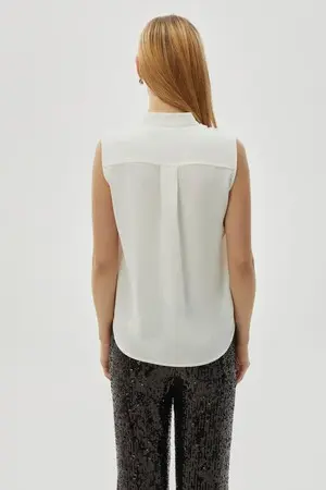 EXQUISE Brenda Sleeveless Blouse