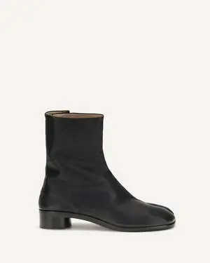 MAISON MARGIELA Tabi Ankle Boots In Grained Leather