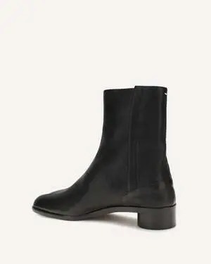 MAISON MARGIELA Tabi Ankle Boots In Grained Leather