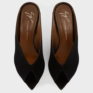 GIUSEPPE ZANOTTI Intriigo Cluedo 105
