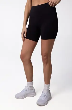 CENTERLINE ATHLETICS Essential 5" High Rise Short - Black