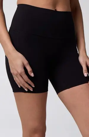 CENTERLINE ATHLETICS Essential 5" High Rise Short - Black