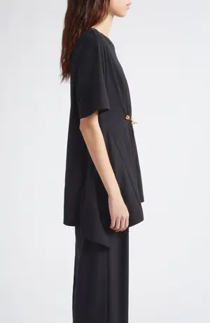 EENK Front Rose Brooch T-shirt