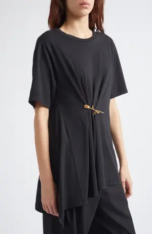 EENK Front Rose Brooch T-shirt