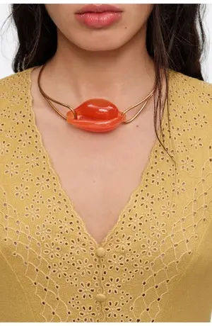 Bimba Y Lola Resin Seashell Choker Necklace