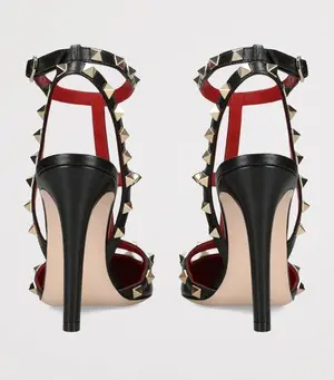 Valentino Garavani Leather Rockstud Pumps - Black