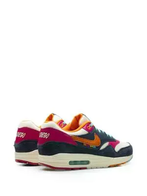 Nike Max 1 Sneakers