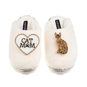LAINES LONDON Teddy Towelling Closed Toe Slippers With Cat Brooches - White