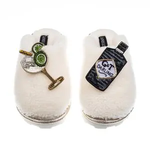 LAINES LONDON Teddy Slippers With Gin & Tonic Brooches - White
