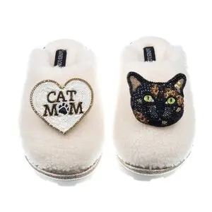 LAINES LONDON Teddy Closed Toe Slippers With Misty Cat & Cat Mum / Mom Brooches Cream - White