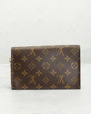 FWRD RENEW Louis Vuitton Monogram Flore Wallet On Chain