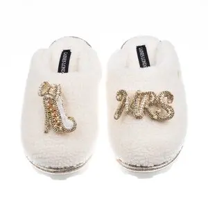 LAINES LONDON Teddy Towelling Slippers With Embellished Brooches - White