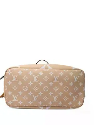 LOUIS VUITTON Monogram Giant Neverfull Tote Bag - Neutrals