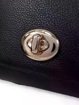 COACH VINTAGE Turn-lock Shoulder Bag