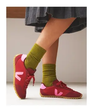 VEJA Retro Runner Low-top Sneakers
