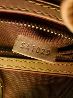 LOUIS VUITTON 2009 Monogram Batignolles Vertical Tote Bag - Brown