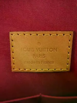 LOUIS VUITTON Monogram Vernis Alma Handbag - Red