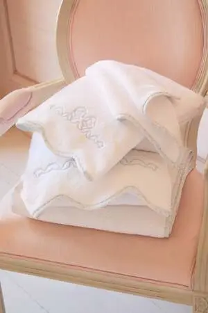 LoveShackFancy Bow-embroidered Bath Towel - Ballet Slipper