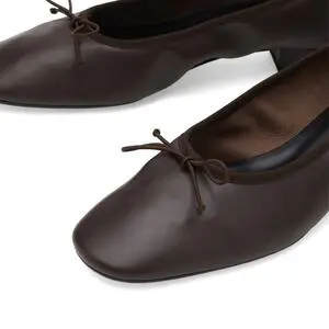 AeydĒ Onda Round Toe Ballet Flats