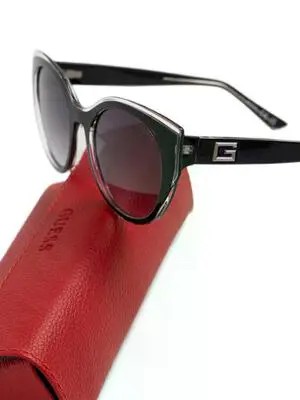 Guess Logo Plaque Cat-eye Sunglasses - Black