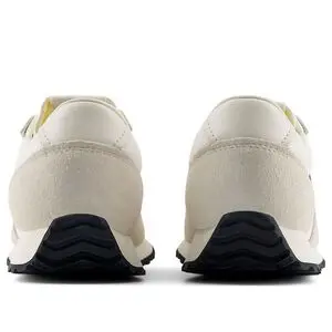 NEW BALANCE 471 Sneakers - Linen/sea Salt