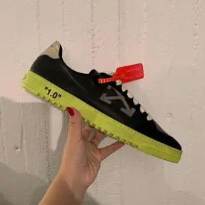 Off-White 2.0 Low Sneakers