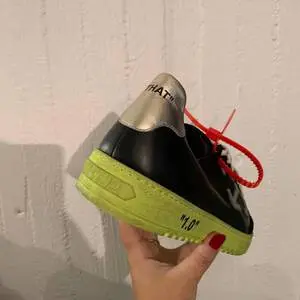 Off-White 2.0 Low Sneakers