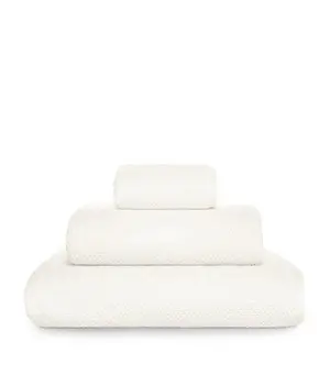 GRACCIOZA Bee Waffle Bath Sheet - White